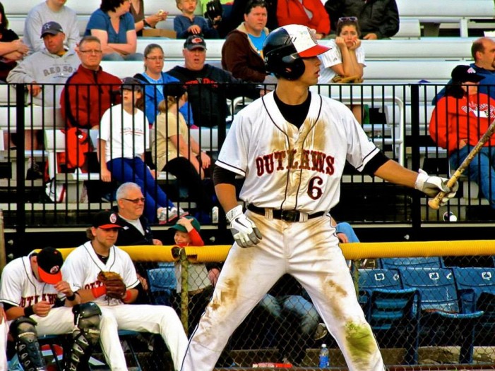 Outlaws knock off Red Wings - Pickin' Splinters