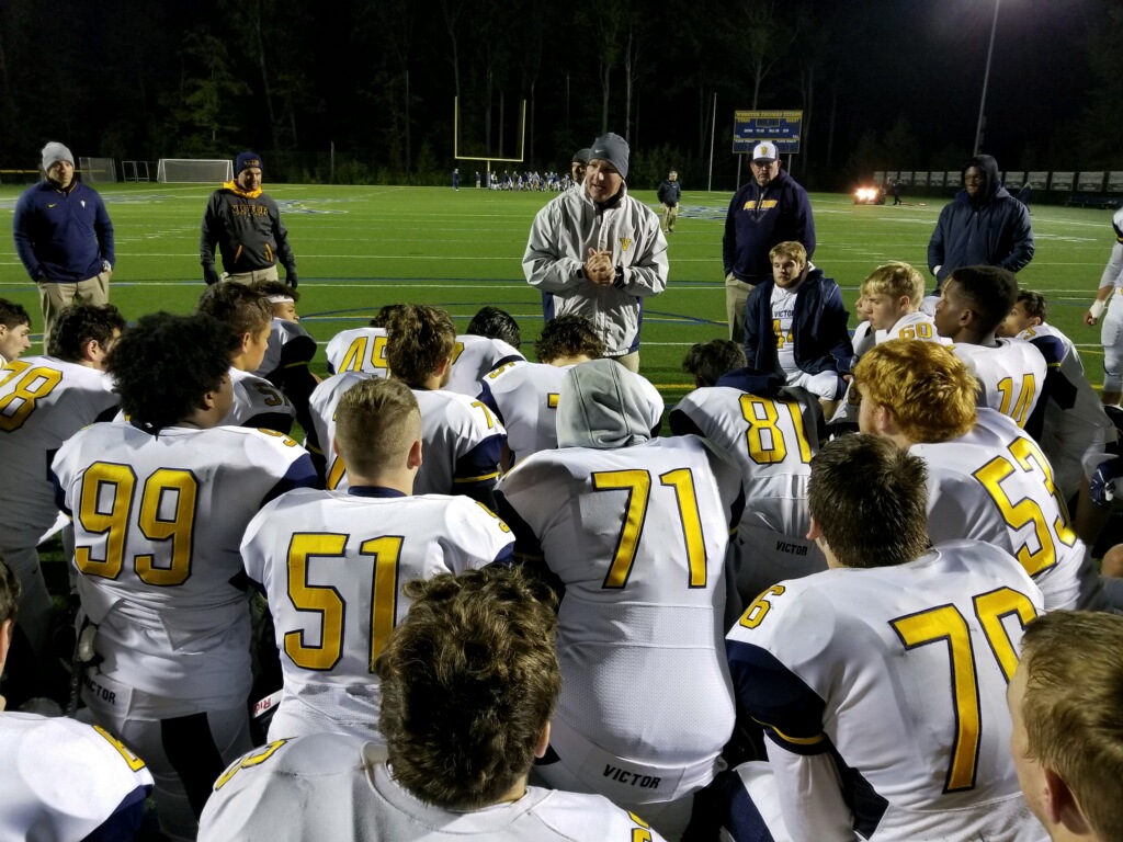 Saint Nick: Benetti carries Victor past Webster Thomas - Pickin' Splinters