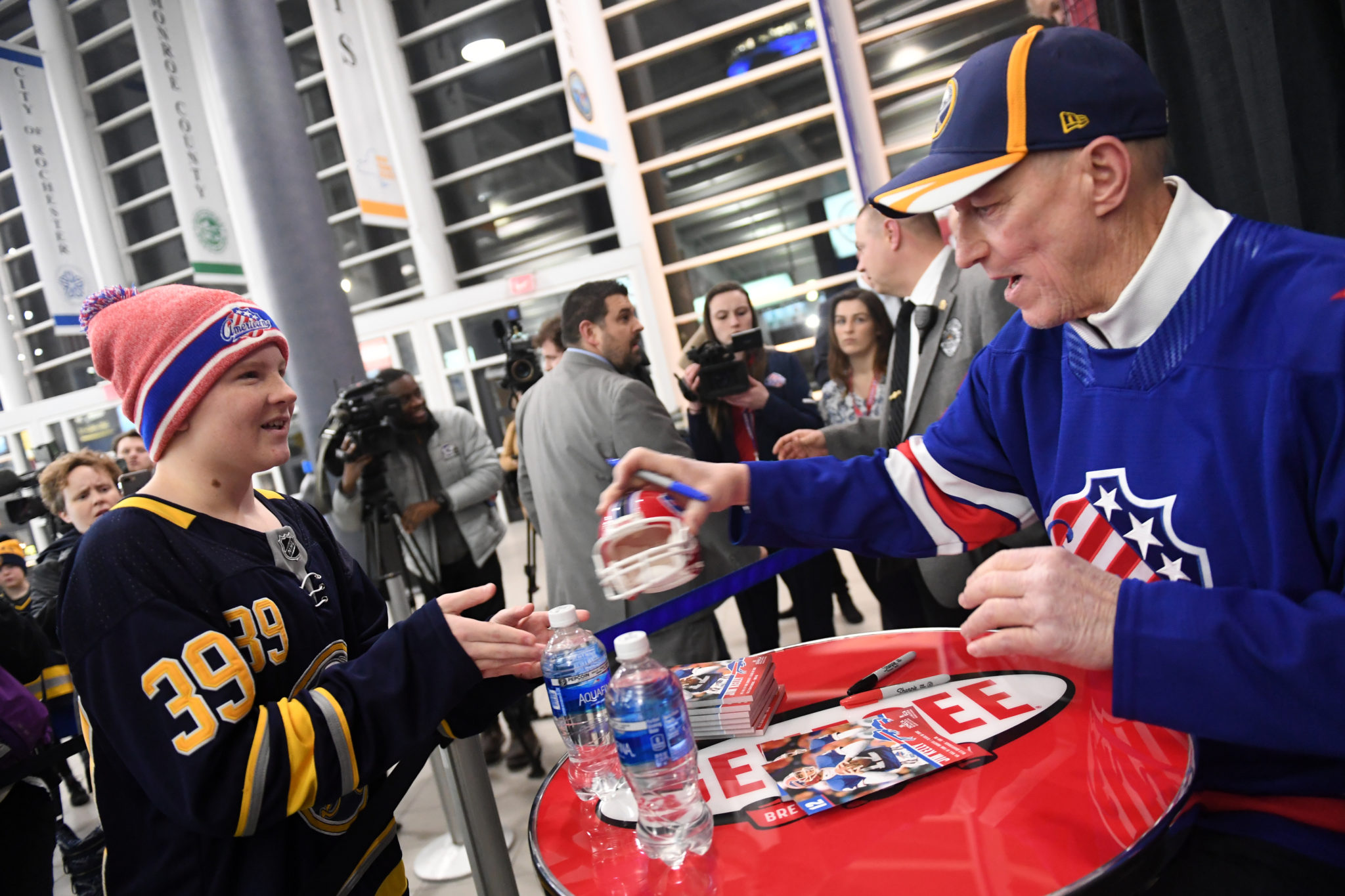 Amerk fans flock to see Jim Kelly - Pickin' Splinters
