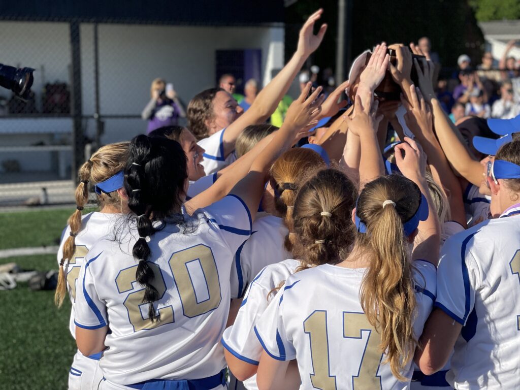 Schroeder softball wins second straight title - Pickin' Splinters