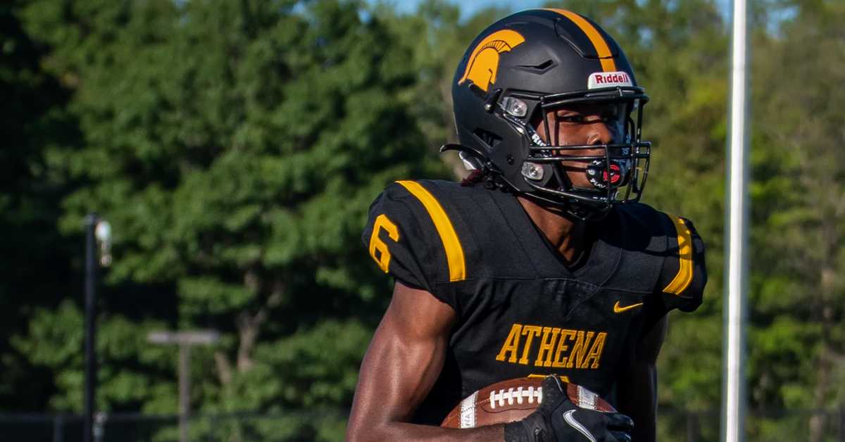 Reaves makes 3 TD catches in first-ever football game as Athena blanks ...