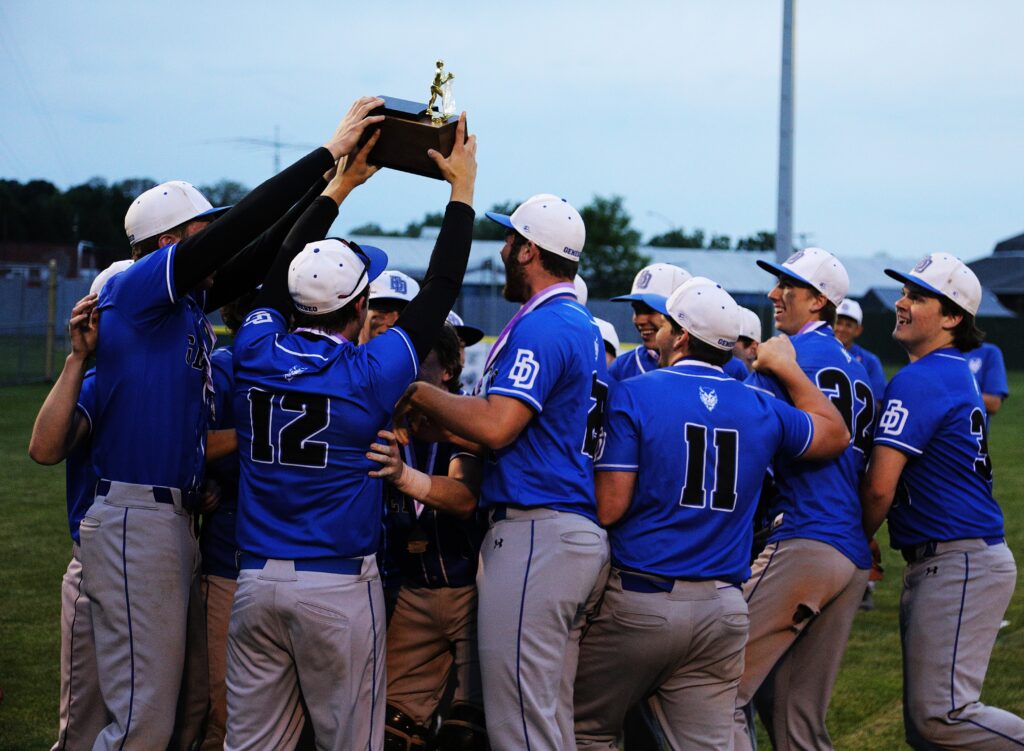 Geneseo pounces its way to C1 title - Pickin' Splinters