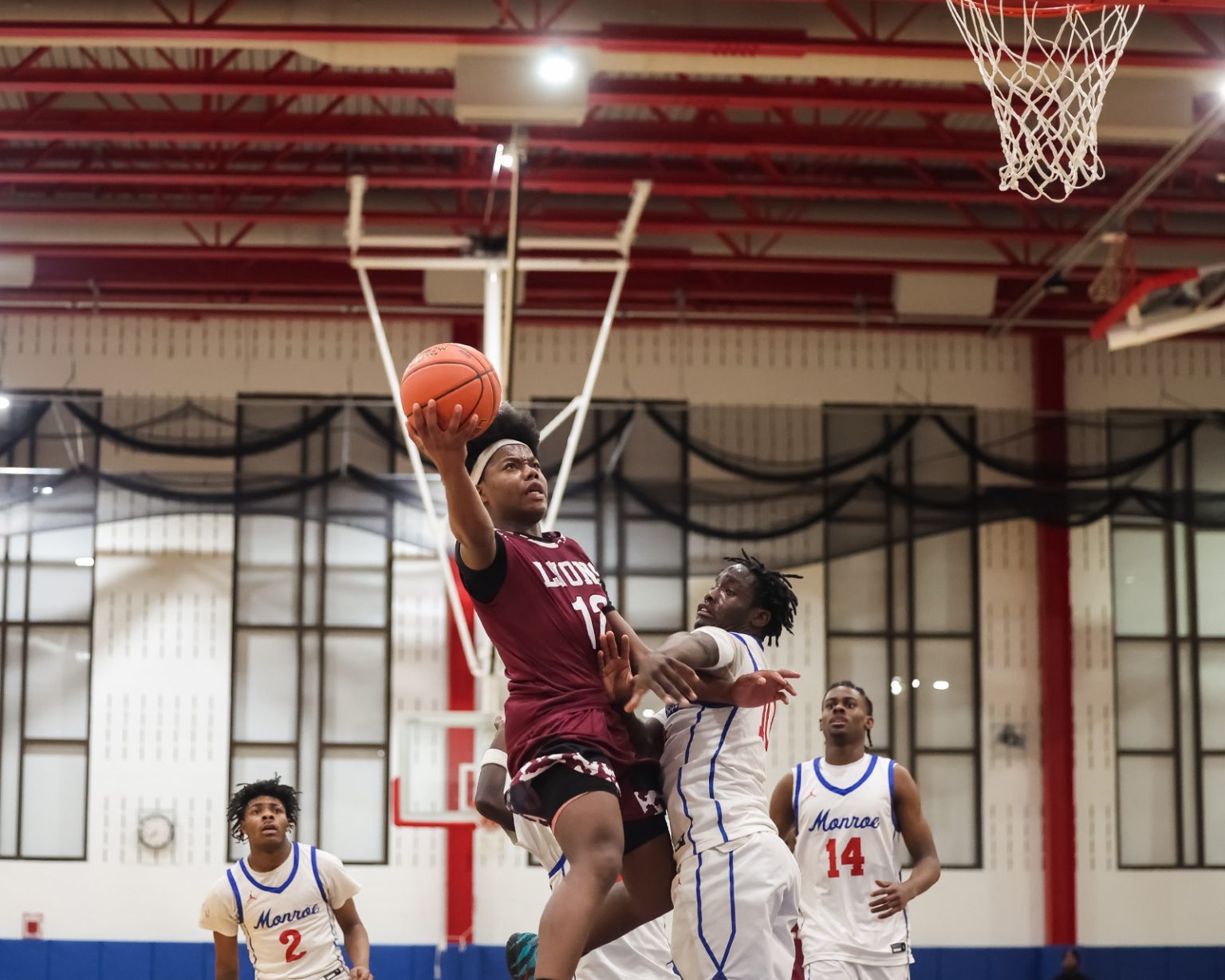 Lyons flexes muscles in win over Monroe - Pickin' Splinters