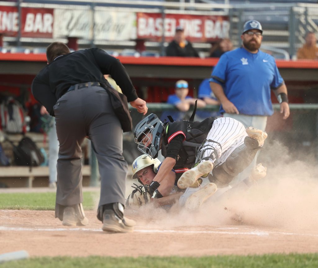 Late-game heroics power Schroeder past Hilton for Class AA1 title ...